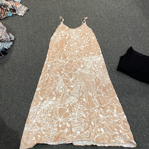 Pilyq | Dresses | Pilyq Tan And White Printed Maxi Dress With Spaghetti Straps Ml Never Worn ...